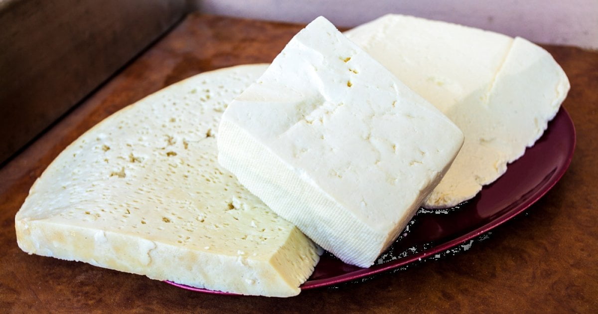 Branza din magazine e plina de aditivi cancerigeni. Uite cum poti sa-ti ...