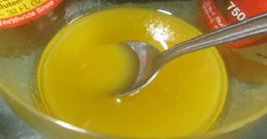 Stoarce o lamaie si amestec-o cu 1 lingura de ulei de masline. Remediul ...