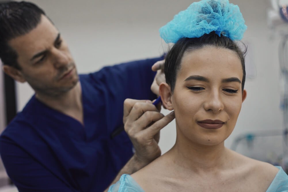 Otoplastia - Corectarea urechilor clăpăuge, intervenție, recuperare și preț